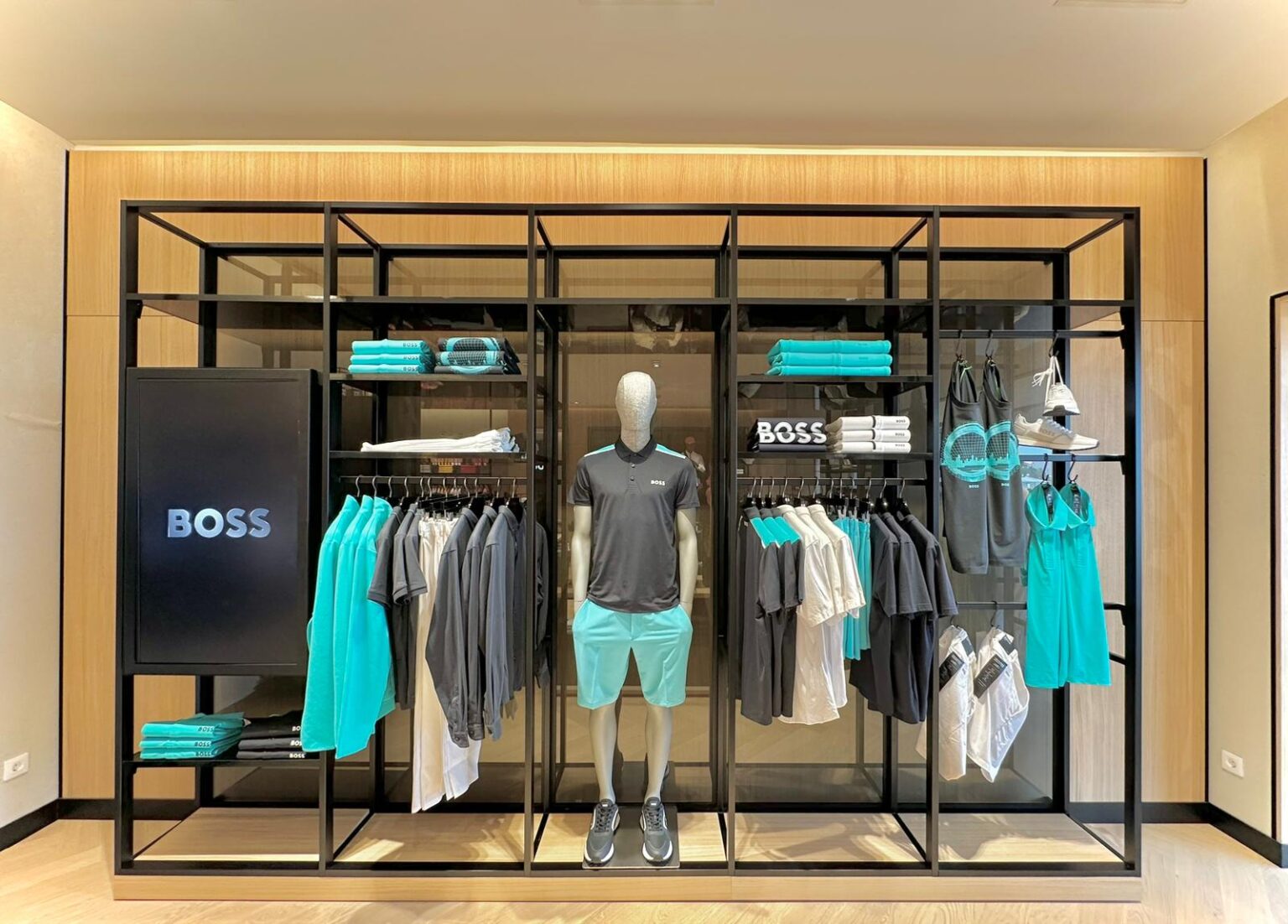 What shops are in Playa Blanca, Lanzarote?